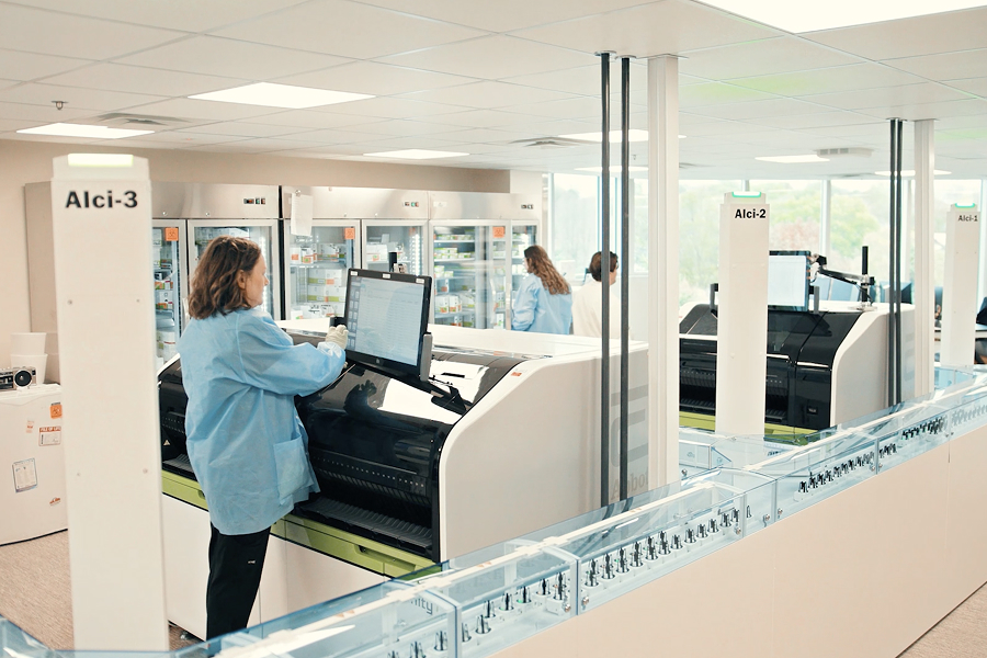 Scalable Middleware with AlinIQ AMS | Core Laboratory at Abbott